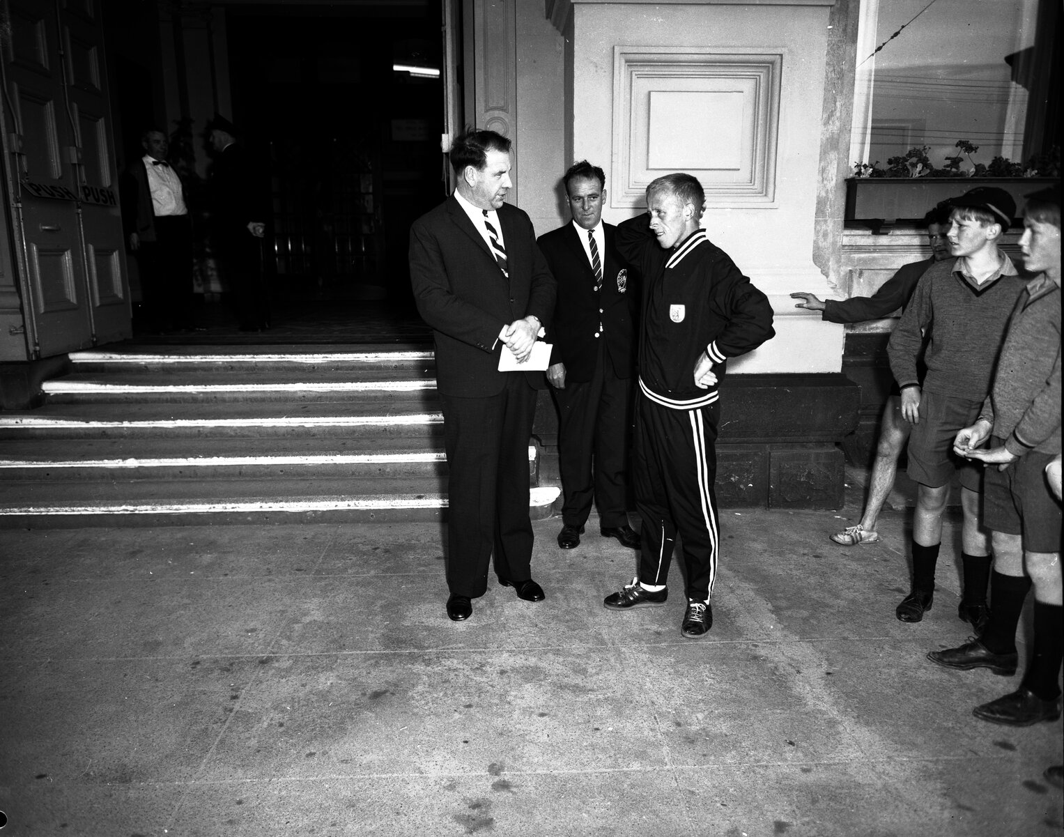 Max Telford: ran from Cape Reinga to Wellington | Archives Online